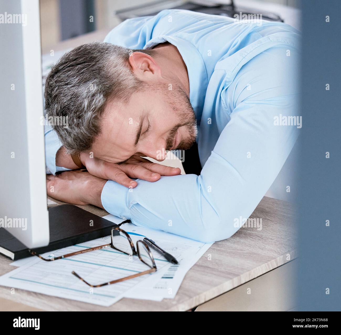 Sad entrepreneur sitting office desk hi-res stock photography and ...