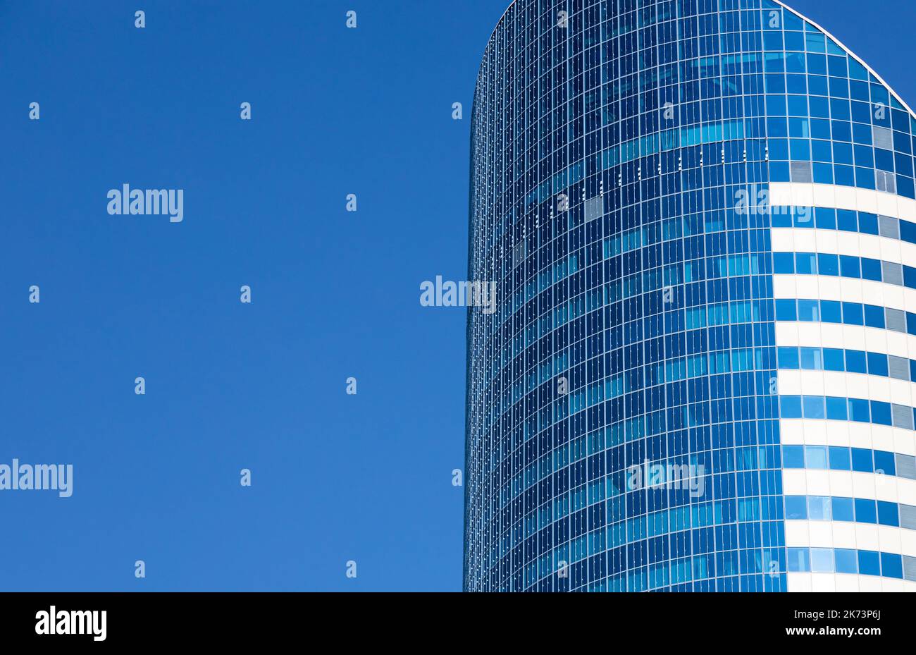 Closeup skyscraper glass facade hi-res stock photography and images - Alamy