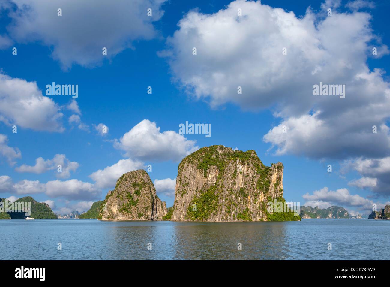 Beautiful island landscape of Halong Bay the UNESCO world heritage site ...