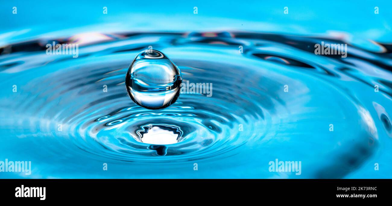 Blue water drop splash on the surface Stock Photo - Alamy