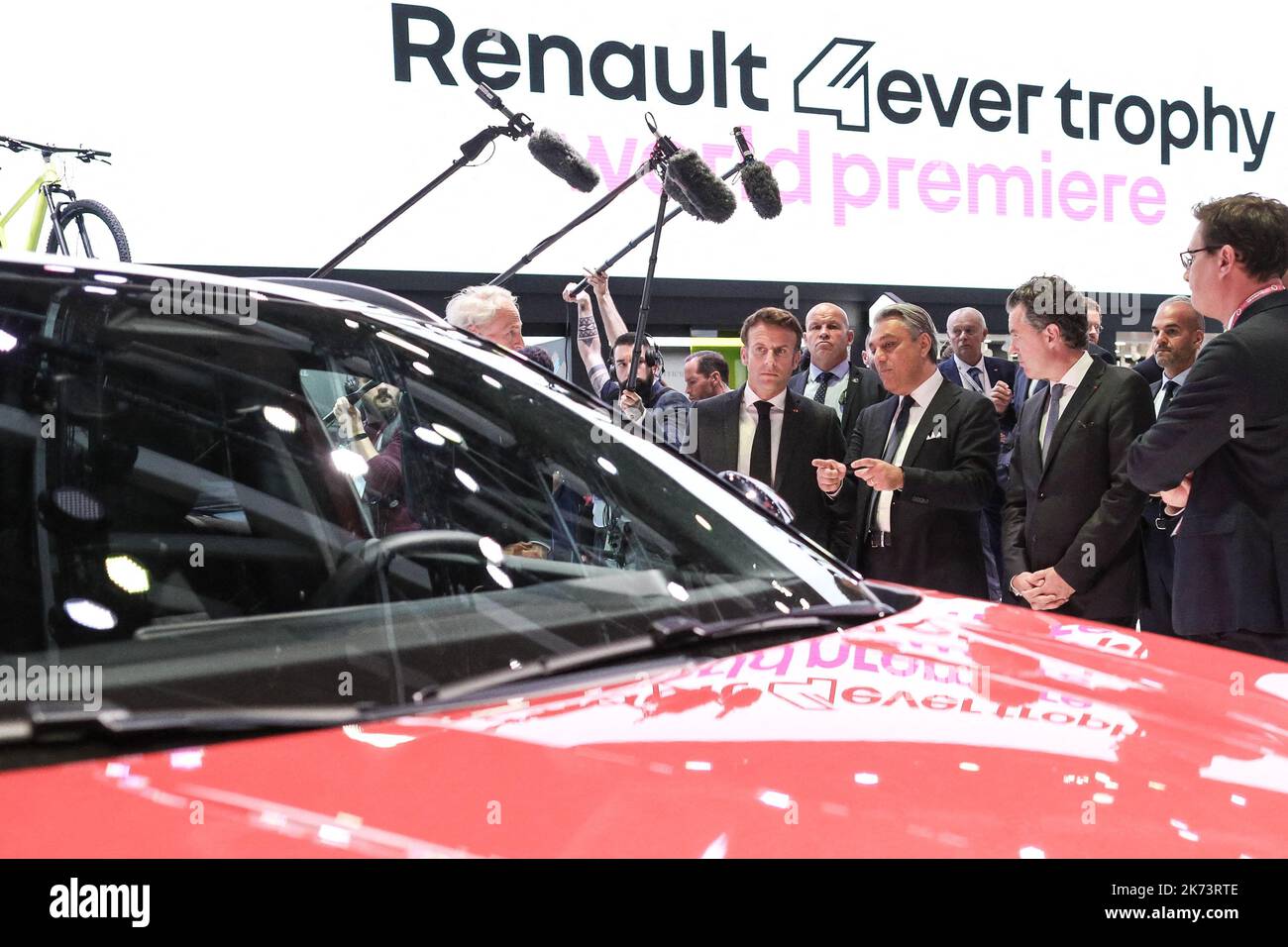 Paris, France. 17th Oct, 2022. French President Emmanuel Macron with ...