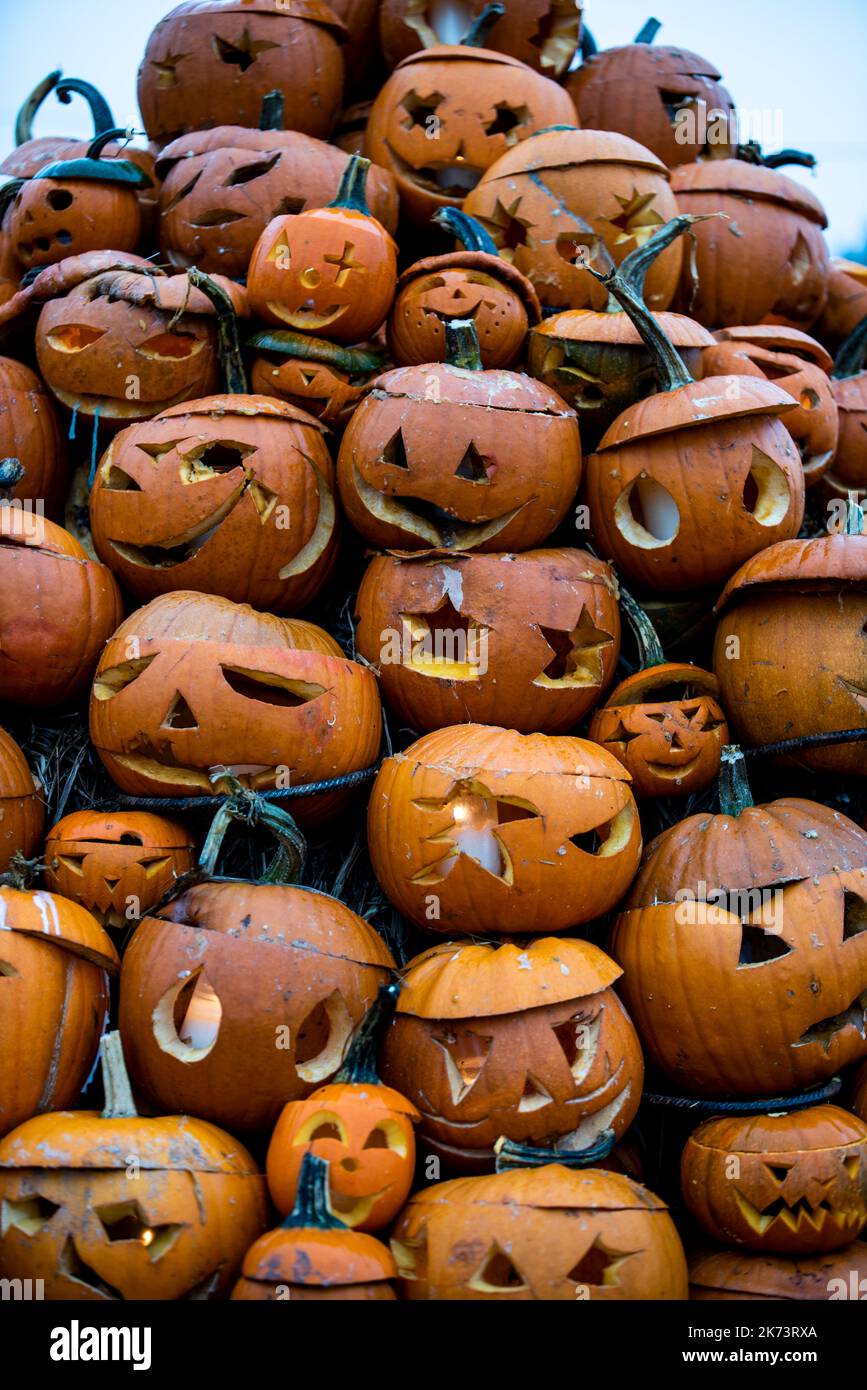 A stack of jack-o'-lanterns Stock Photo - Alamy