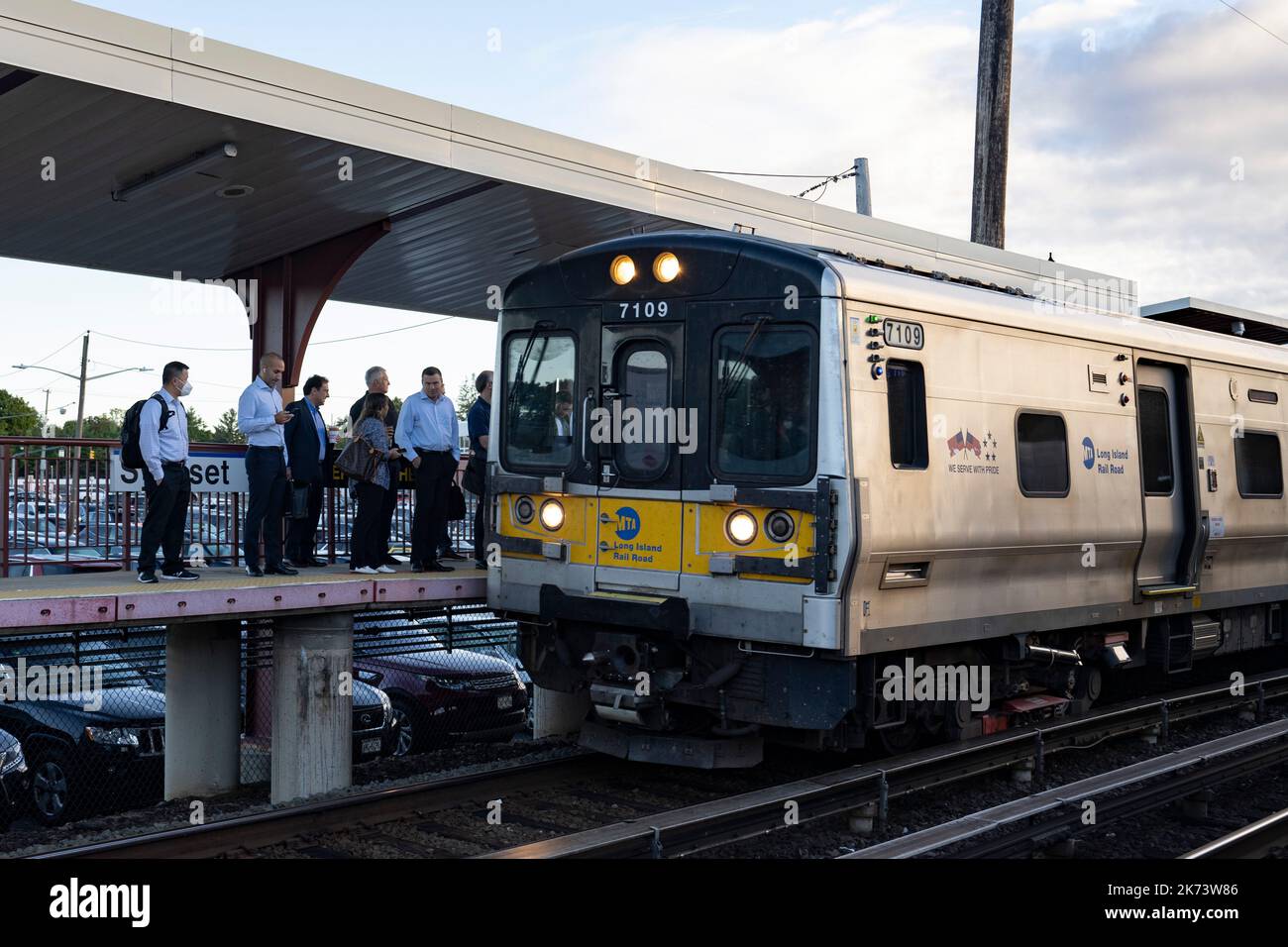 Syosset, New York, USA. 21st Sep, 2022. New York morning commuters wait ...