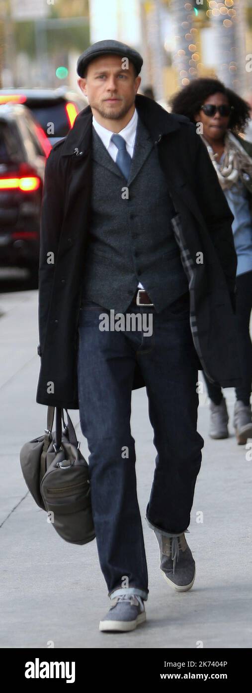 ©WCN/MAXPPP/ROSARIO - Charlie Hunnam shopping Rodeo drive in Beverly ...