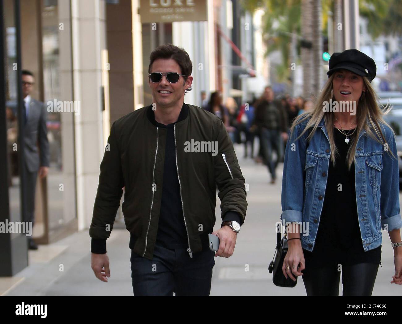LOS ANGELES 13/12/2016 James Marsden and girlfriend shopping at Rodeo ...