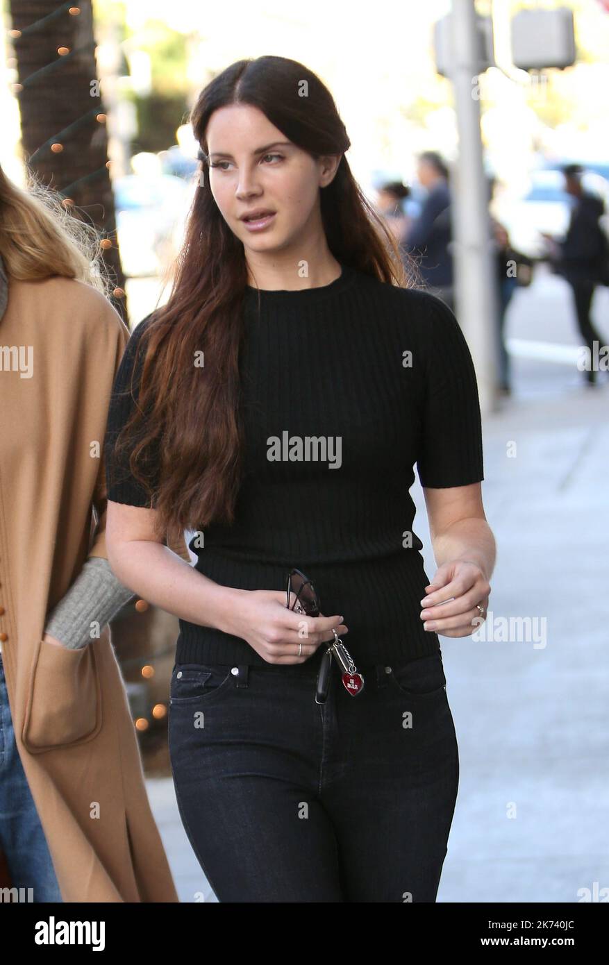 Lana Del Rey shopping at Rodeo drive in Beverly Hills on 2016/12/22 ...