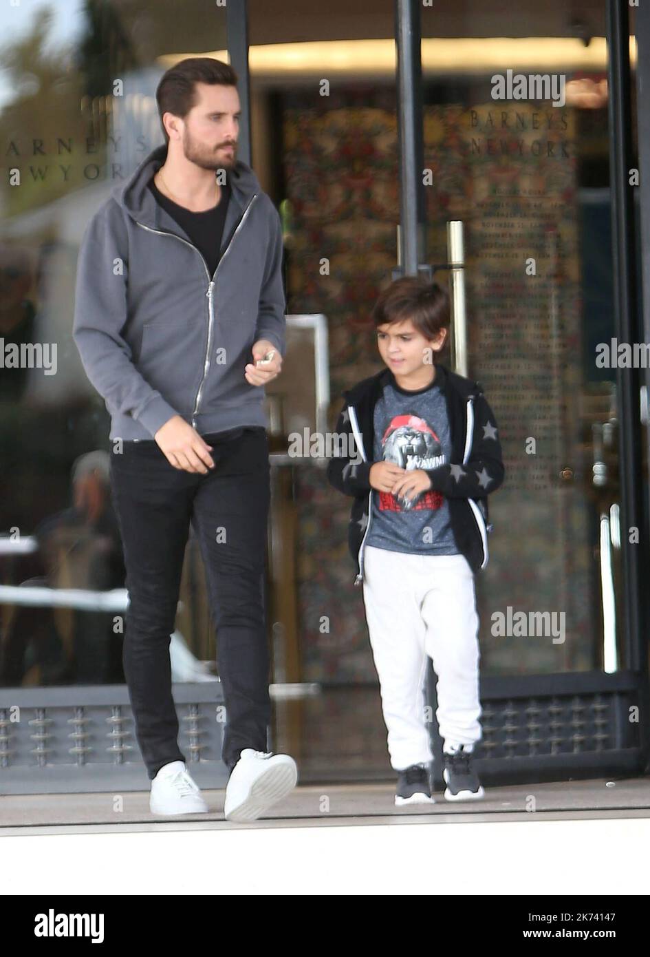 Scott Disick and son at Barneys New York in Beverly Hills 2016/12/22 ...