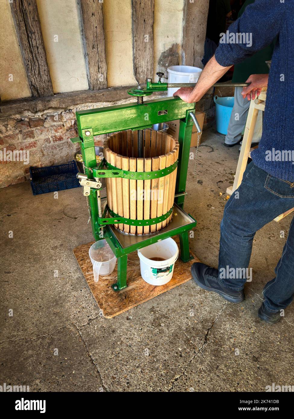 Old apple cider press hi-res stock photography and images - Alamy
