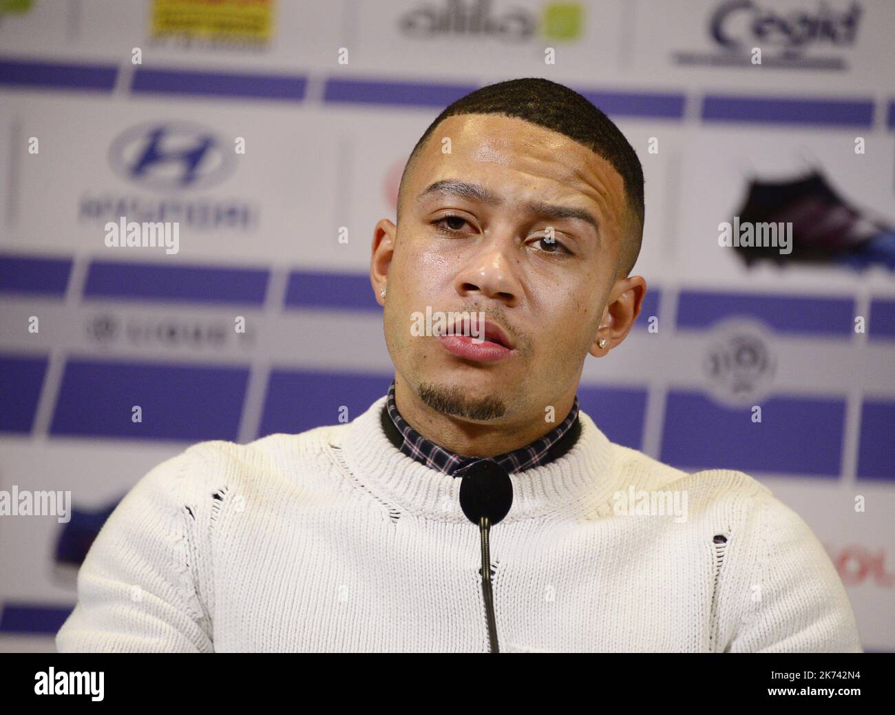 Memphis Depay signed with french first league soccer Club Lyon Stock ...