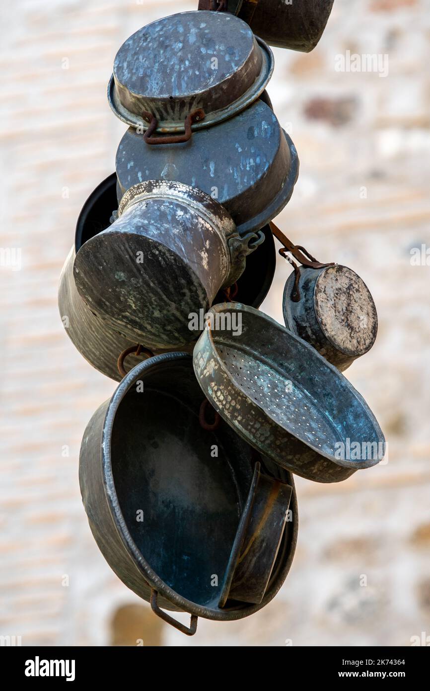 Hanging pans in kitchen hi-res stock photography and images - Alamy