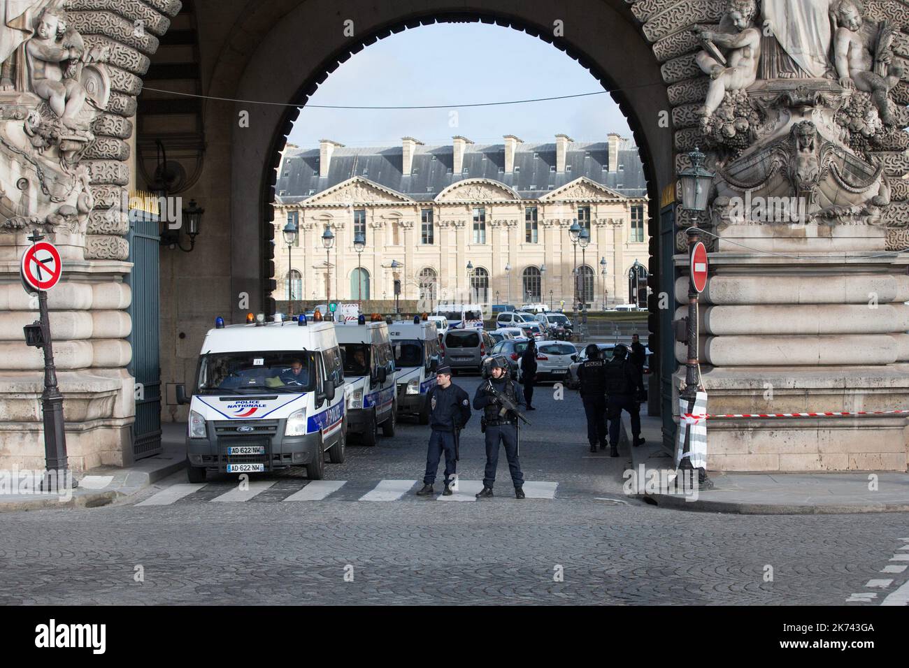 ©Leon Tanguy/MAXPPP - Police officers stand in front of the Louvre on ...
