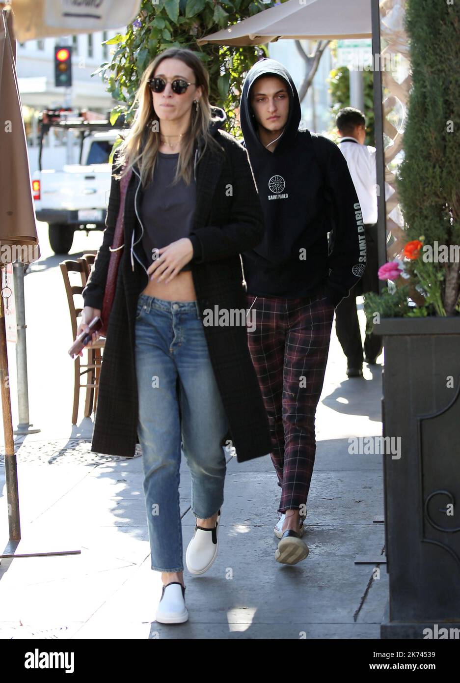 Anwar Hadid has lunch with his father Mohamed Hadid and his older ...