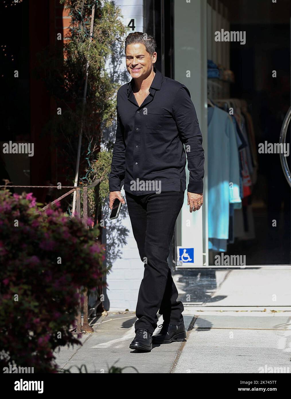 Rob Lowe has lunch at La Scala restaurant in Beverly Hills Stock Photo ...