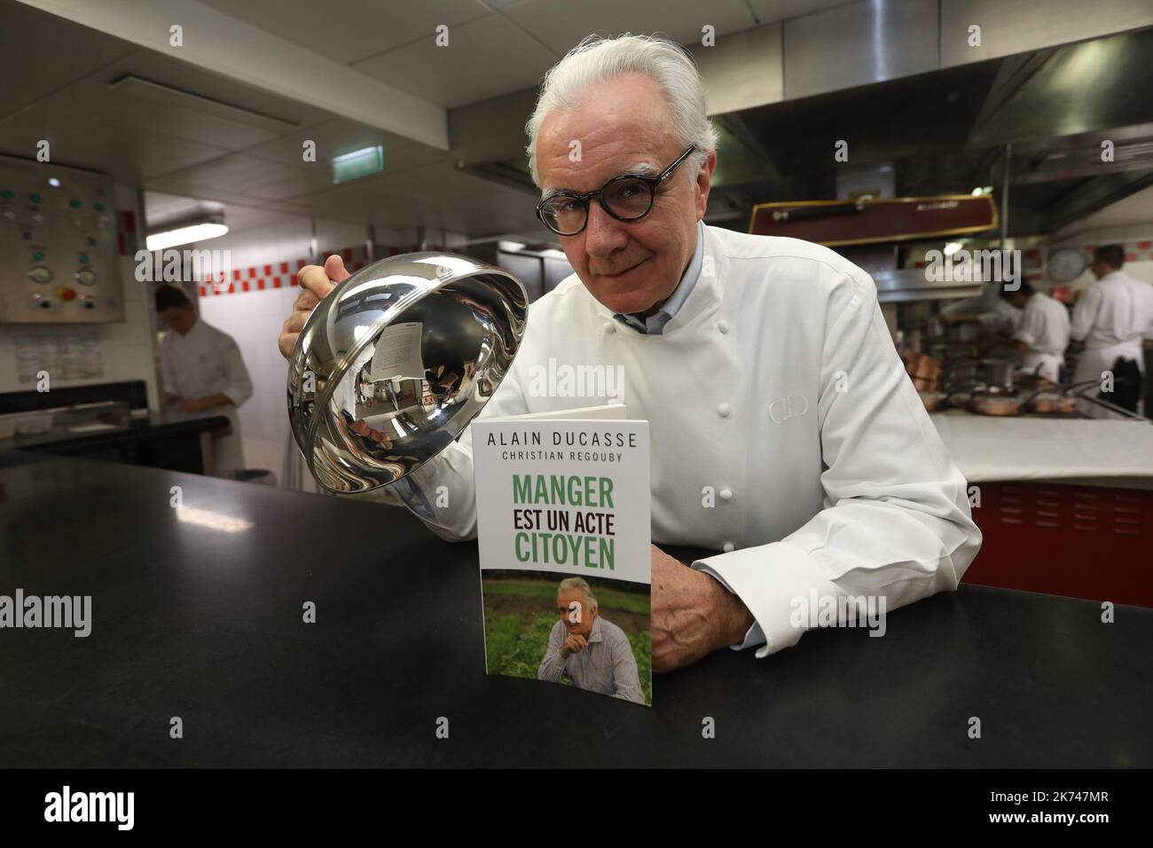 Michelin three stars in the book hi-res stock photography and images ...