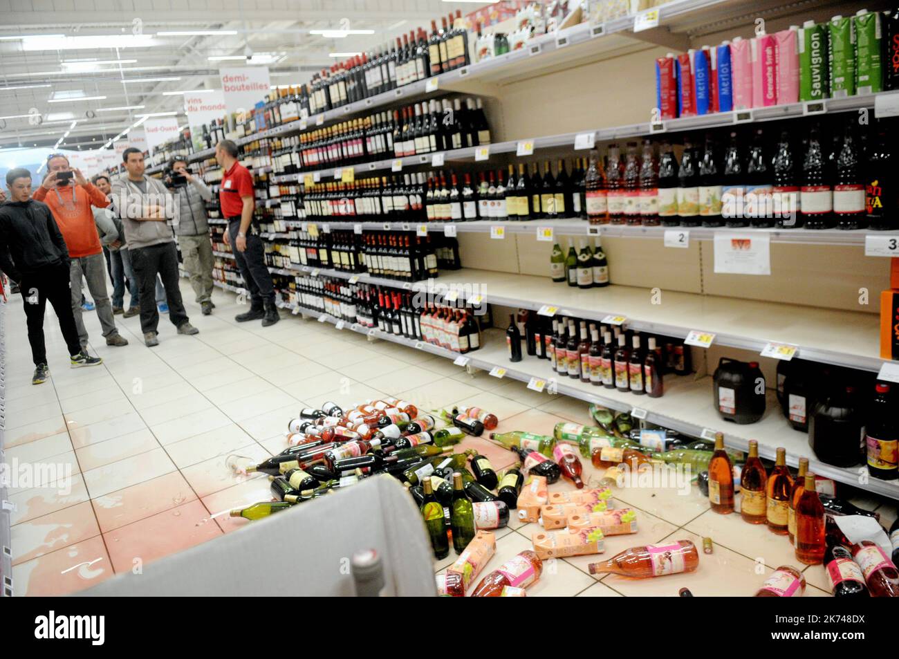 French young farmers spilled Spanish wine into a large area to protest ...