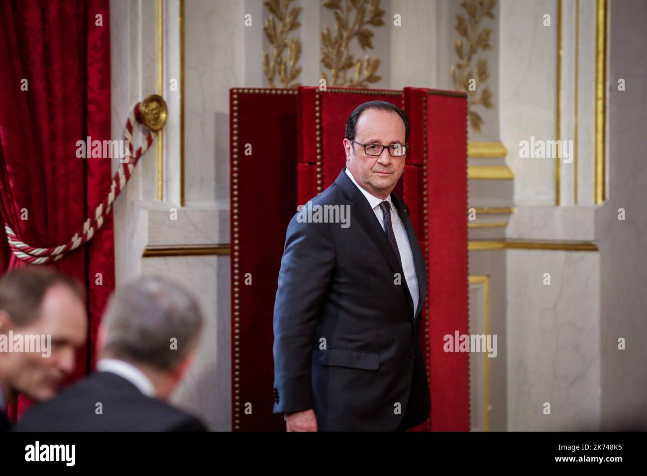 German President Frank-Walter Steinmeier (R) and French President ...
