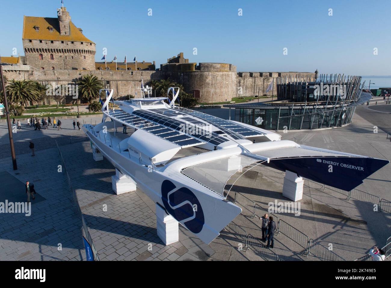 170407 Energy Observer, first autonomous boat powered by hydrogen and ...