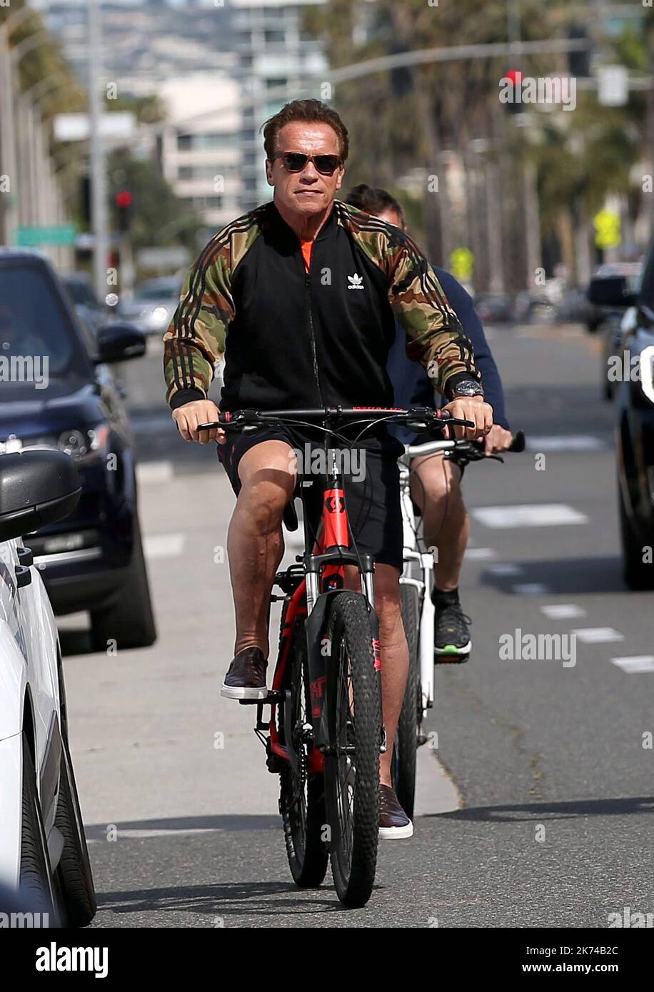 Arnold Schwarzenegger rides his bike with Ralf Moller in Santa Monica ...