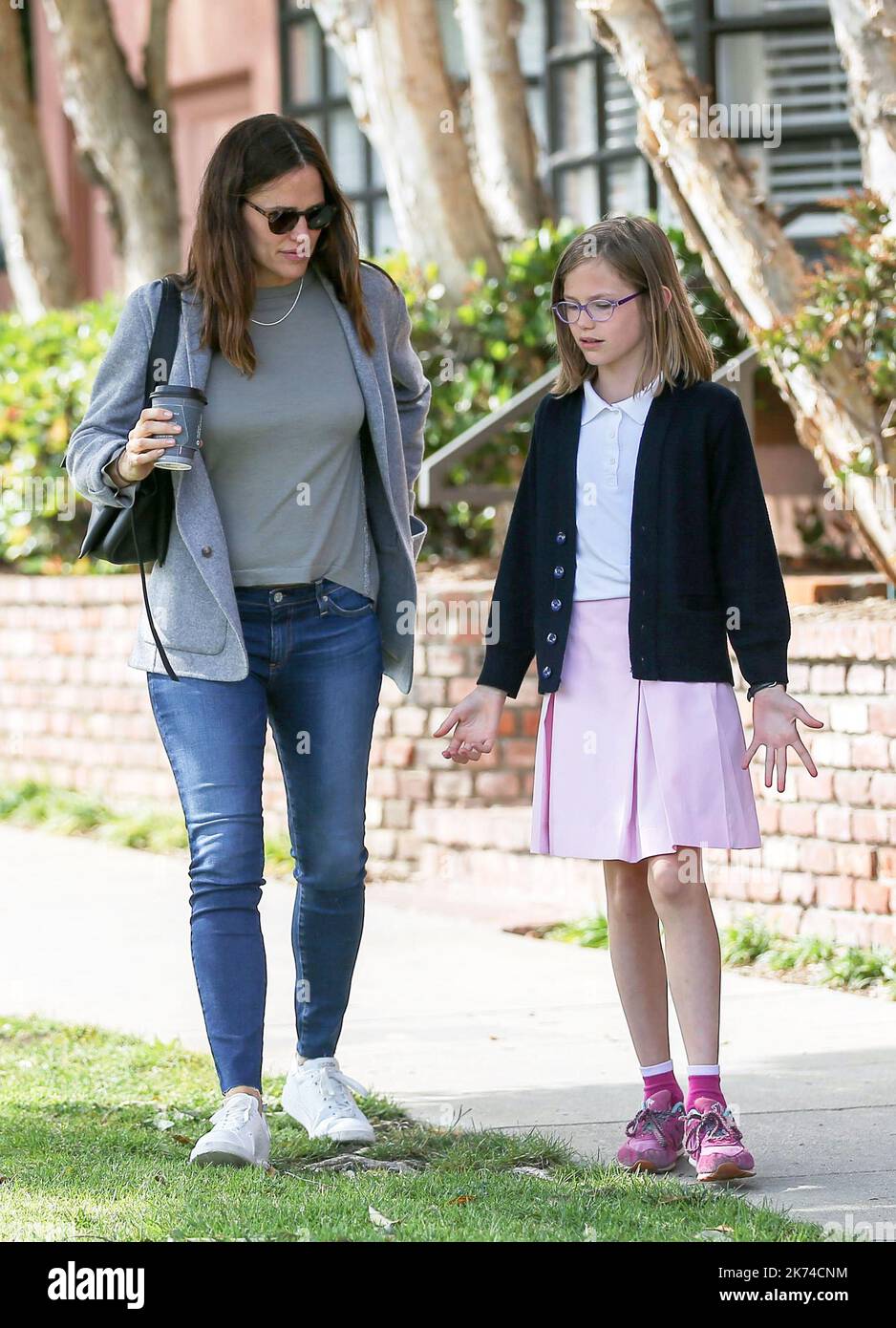 Jennifer garner and daughter violet hi-res stock photography and images ...