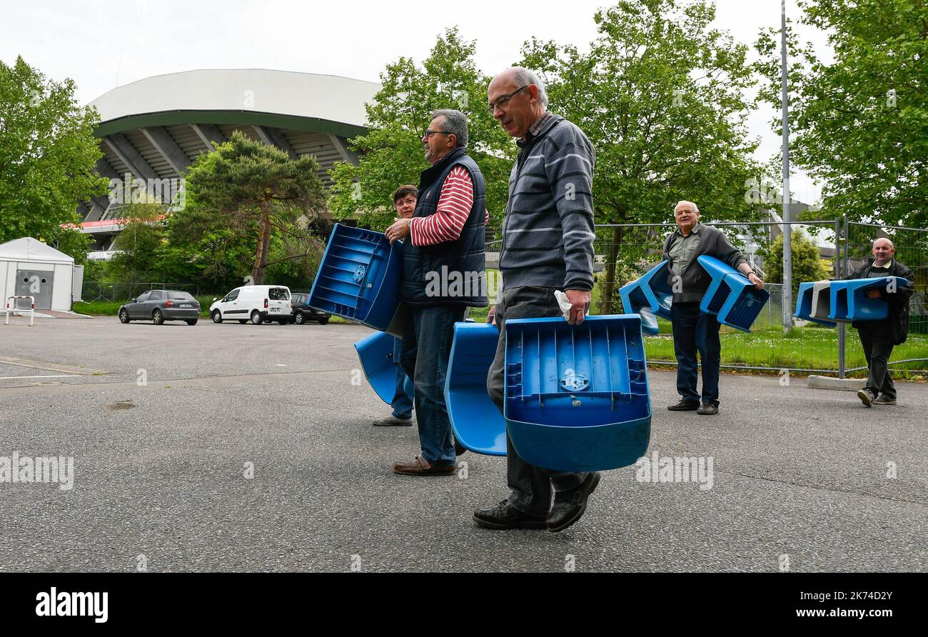 Before the renovation works, suscribers of Nantes Soccer club are ...