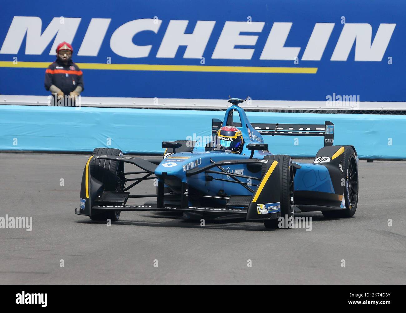 Le pilote Renault Sebastien BUEMI Stock Photo - Alamy