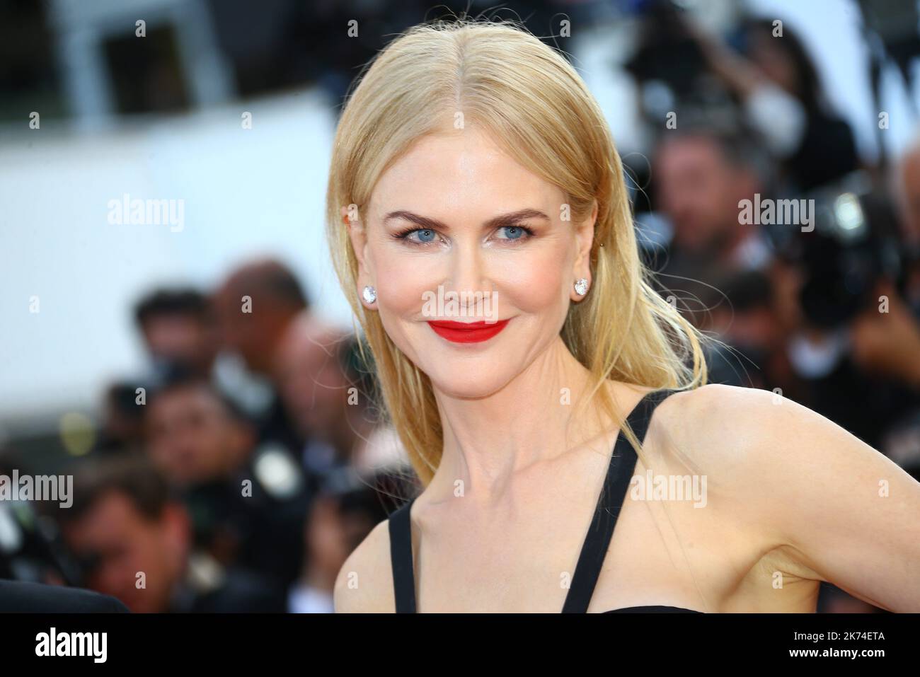 Australian actress Nicole Kidman (L) and Irish actor Colin Farrell ...