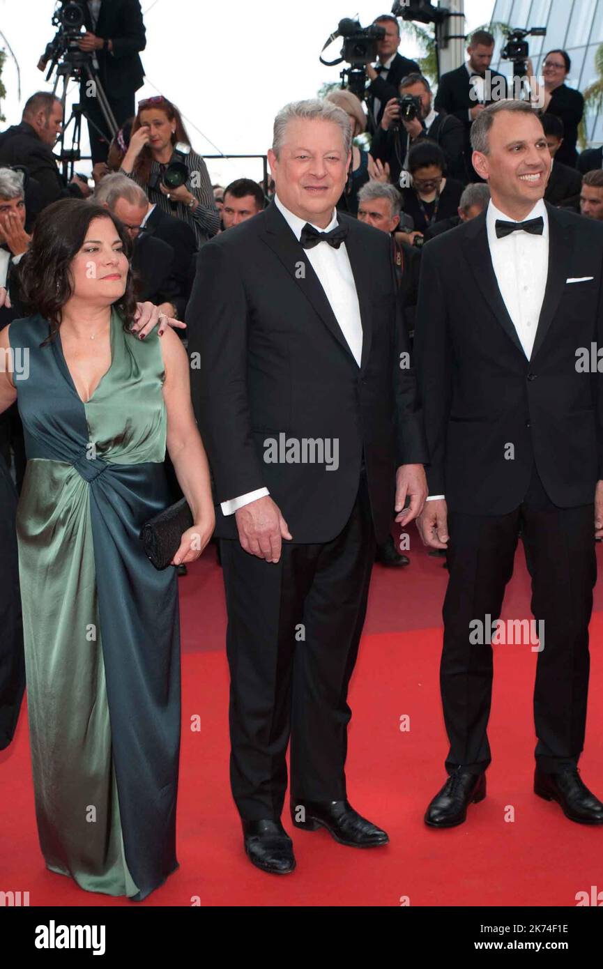 Al Gore (L) and Elizabeth Keadle attend the 'An Inconvenient Truth ...