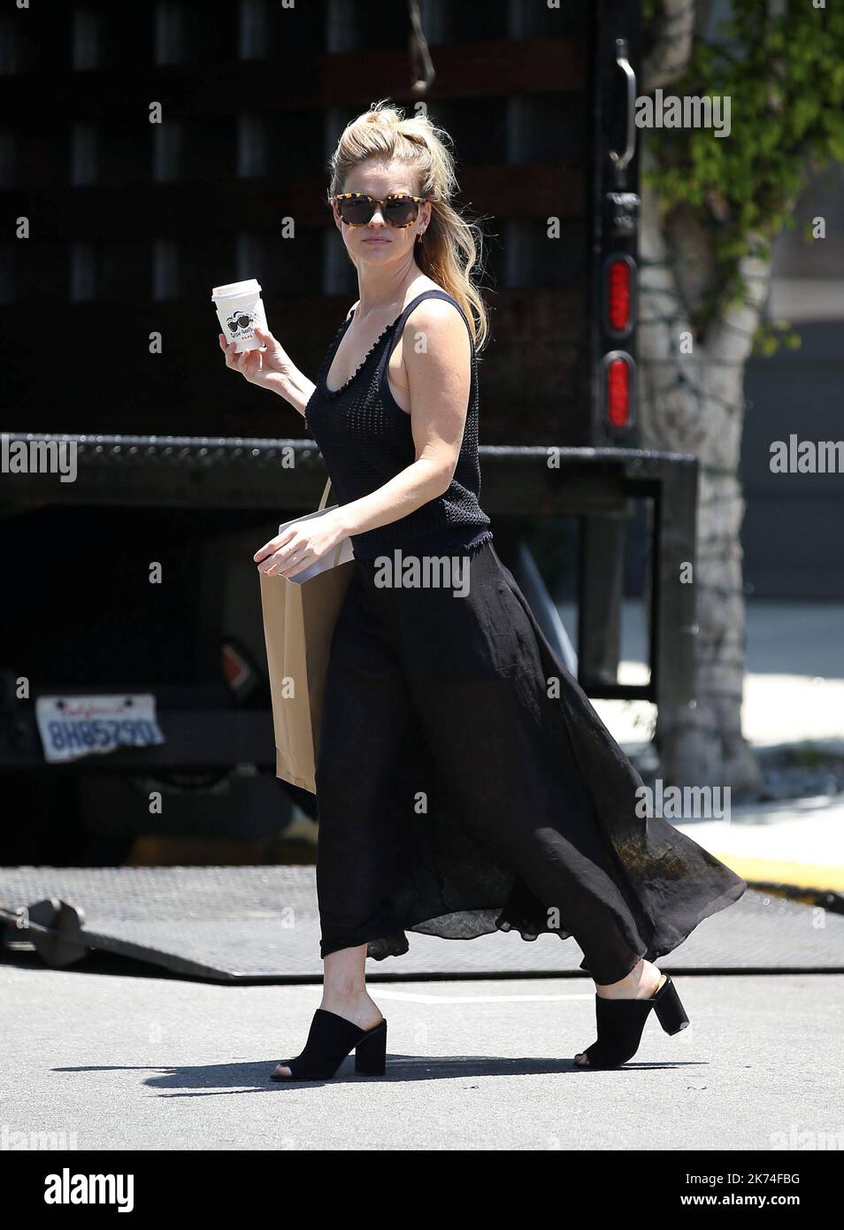 Alice Eve shopping at Melrose place in West Hollywood Stock Photo - Alamy