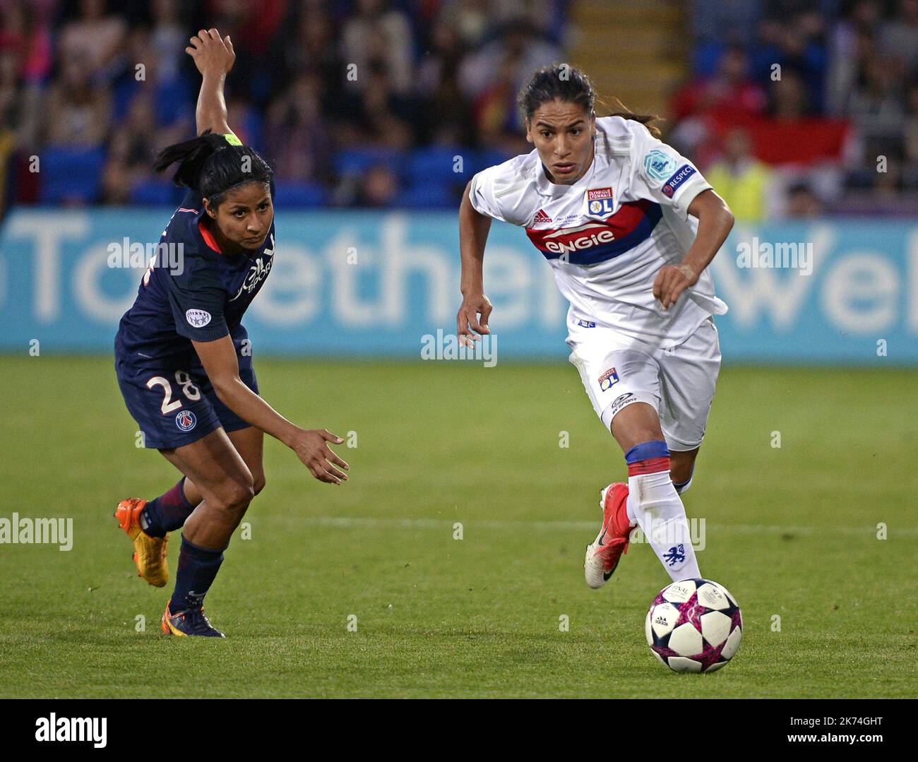 MAJRI ET SHIRLEY CRUZ Stock Photo - Alamy