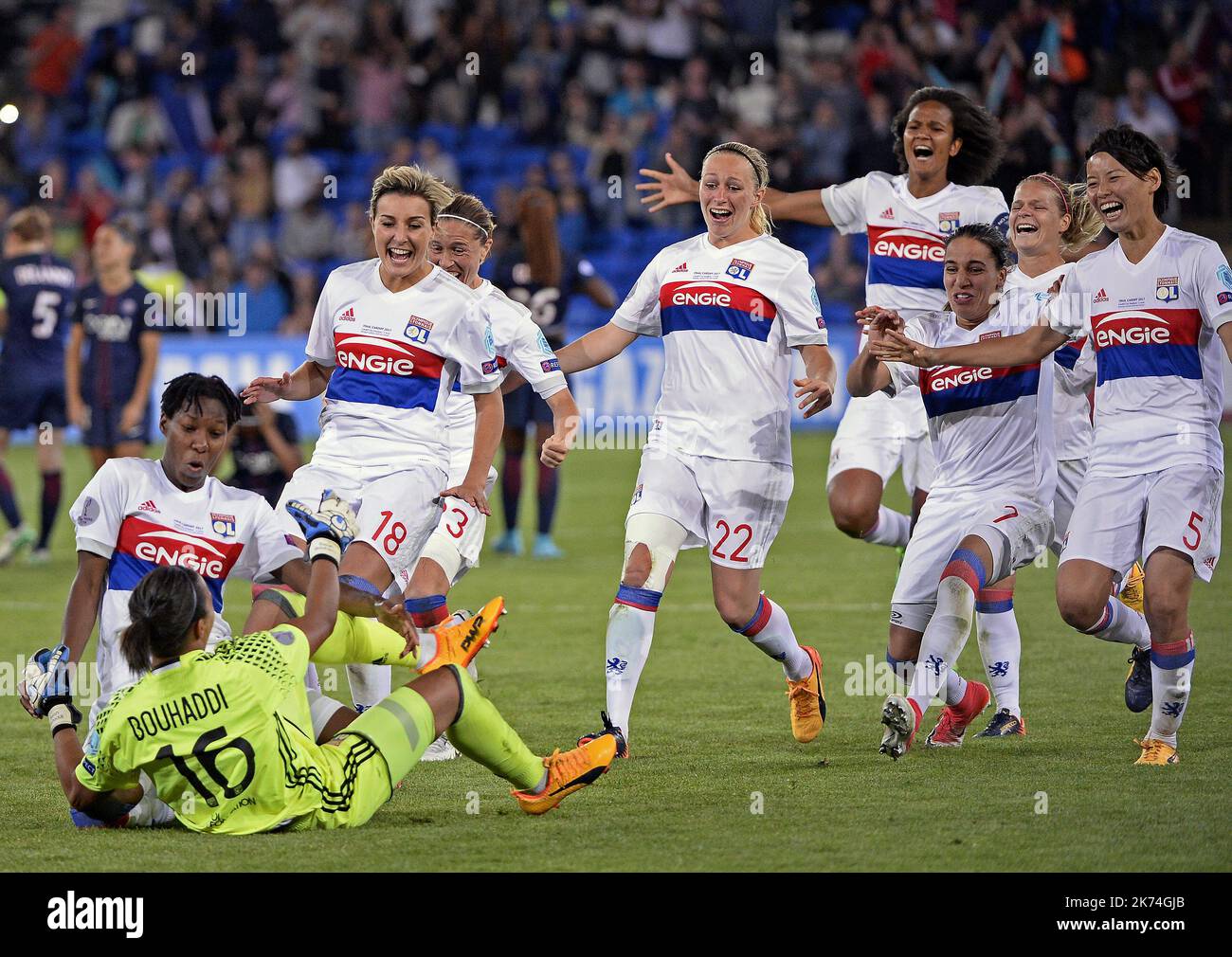 Lyon's players celebrate Stock Photo - Alamy