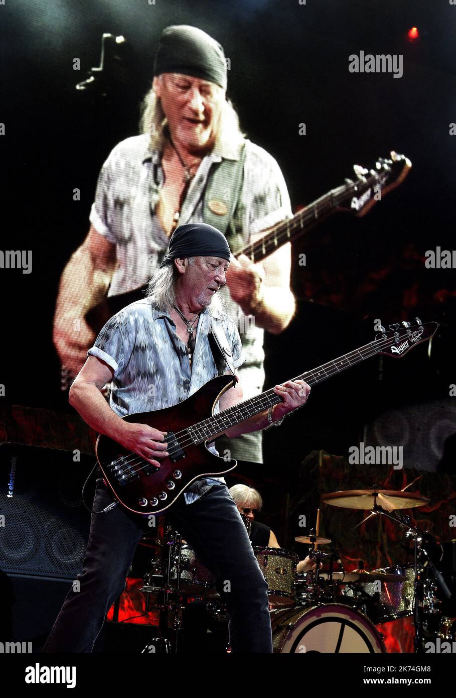 Deep purple sing hi-res stock photography and images - Alamy