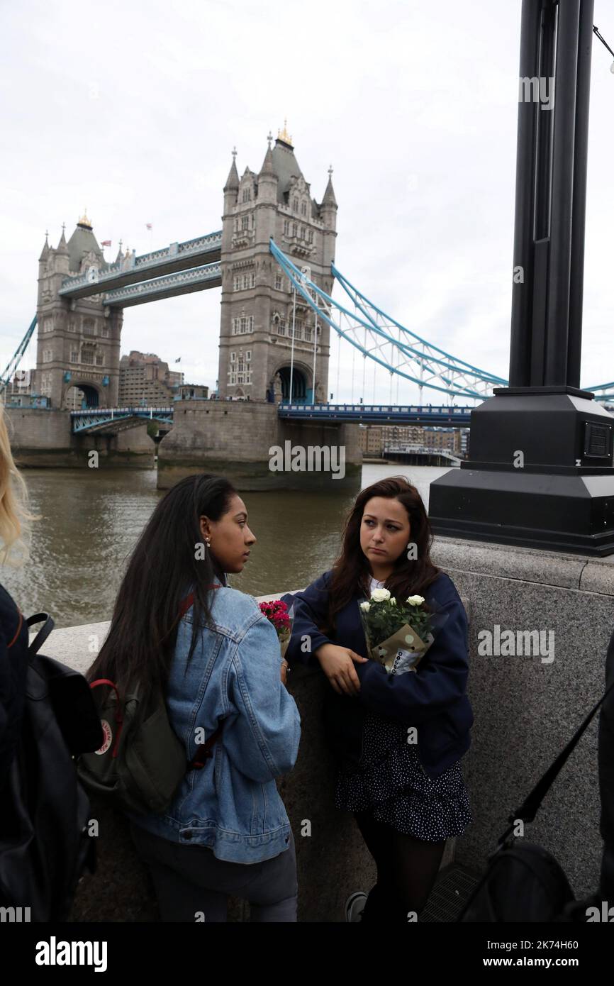 People honour the London Bridge terror attack victims Stock Photo - Alamy