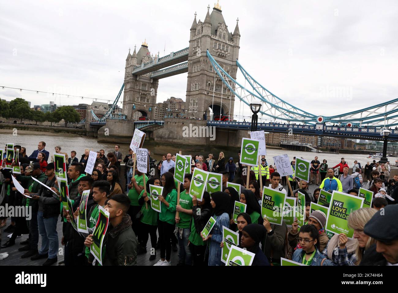 People honour the London Bridge terror attack victims Stock Photo - Alamy