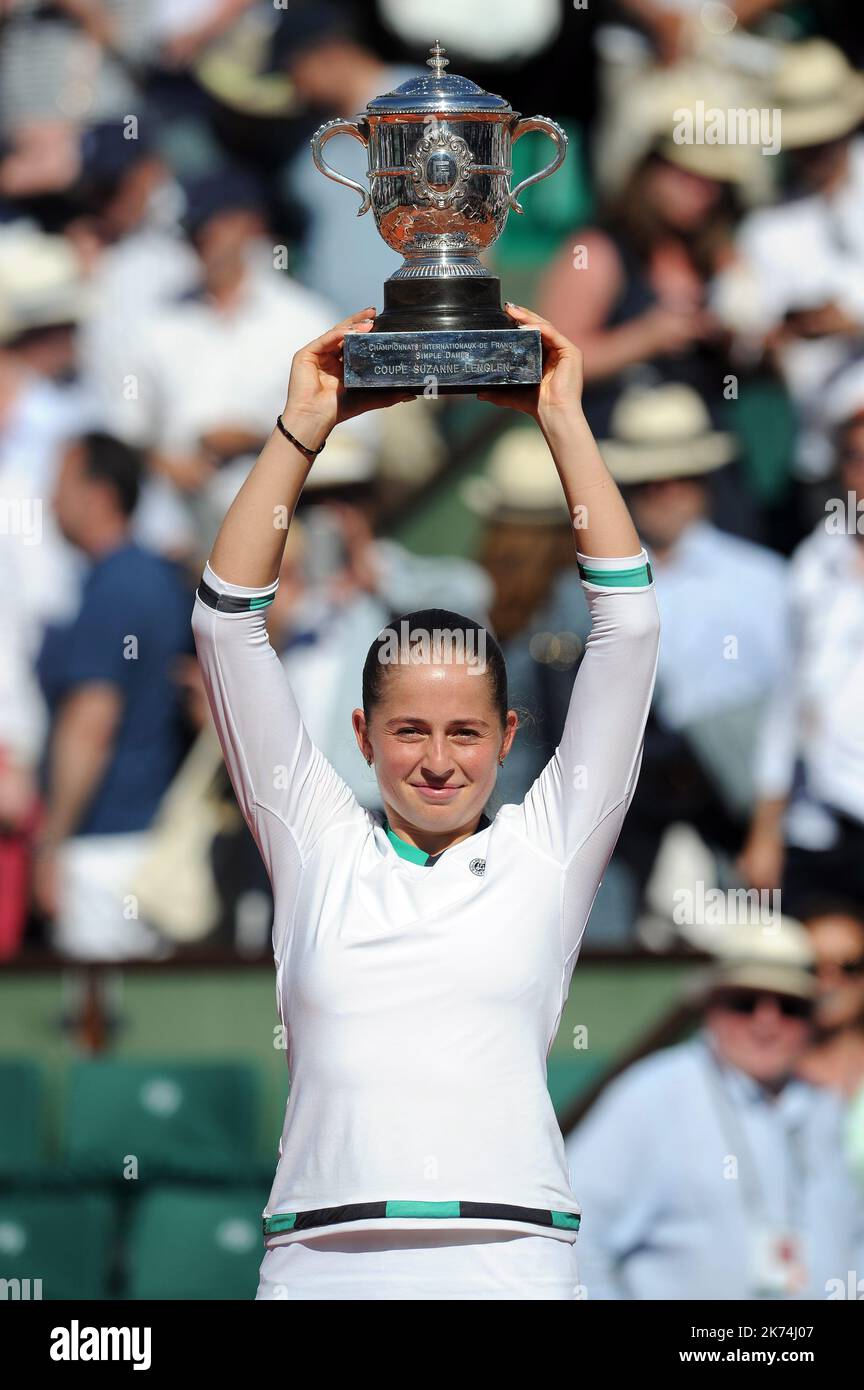 JELENA OSTAPENKO winner of the 2017 french open Stock Photo - Alamy