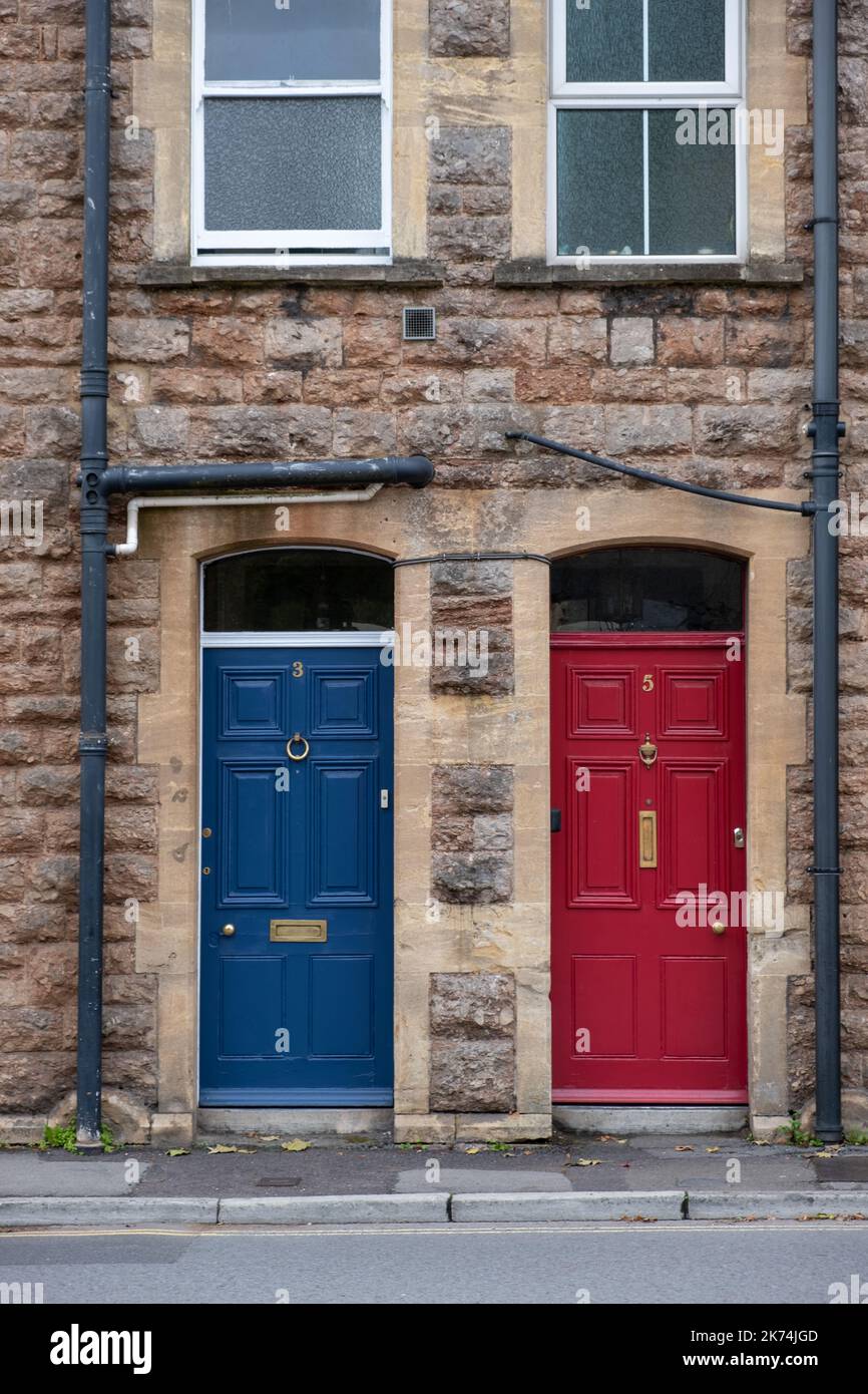 Red front doors hi-res stock photography and images - Alamy