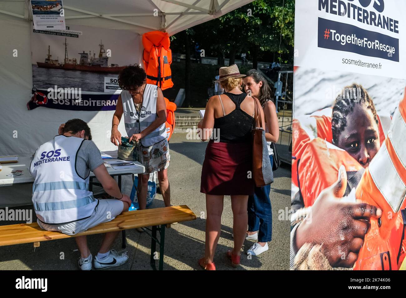 Rally, make your boat on Stalingrad Square, in support of the refugees ...