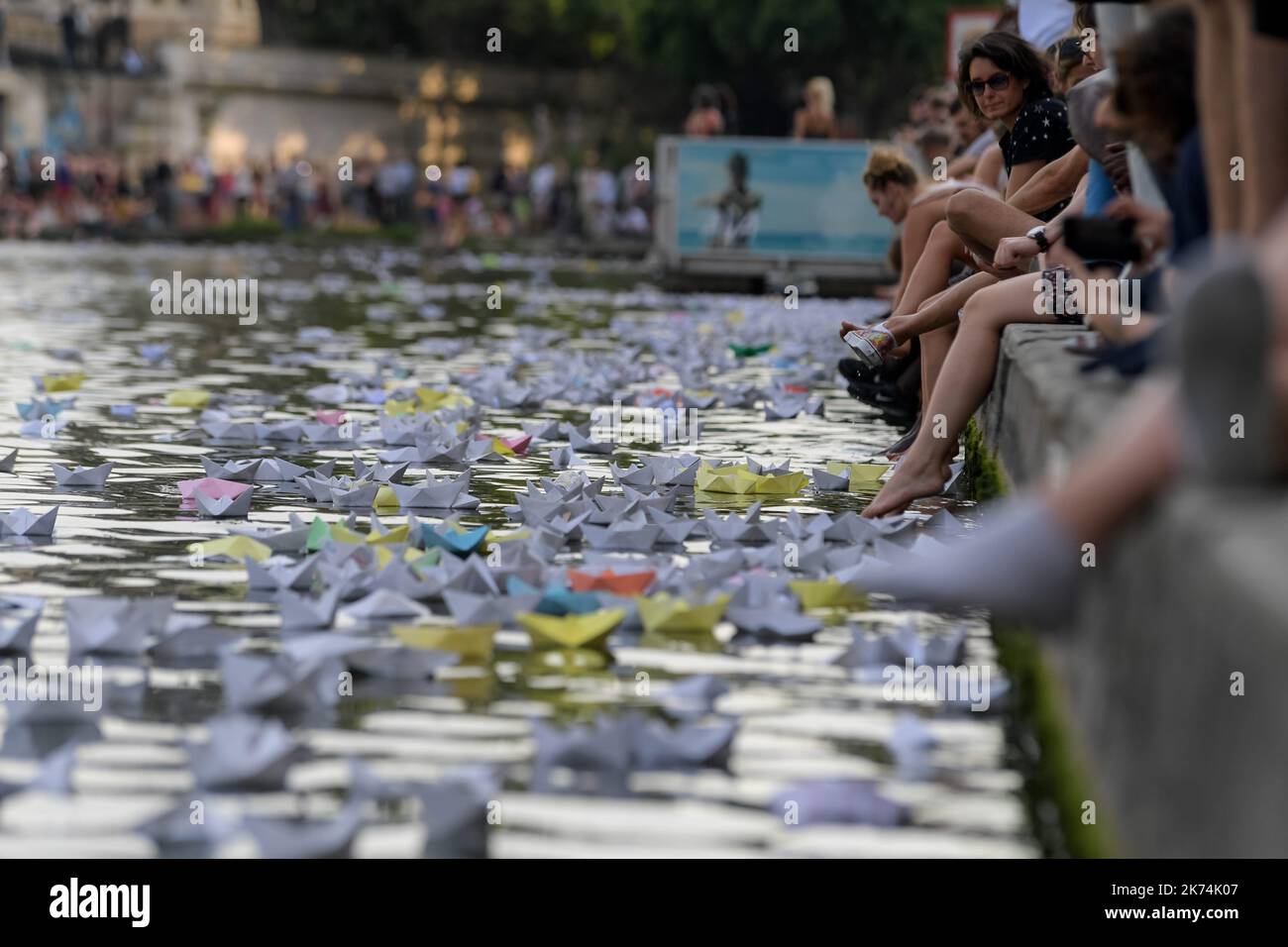 Rally, make your boat on Stalingrad Square, in support of the refugees ...