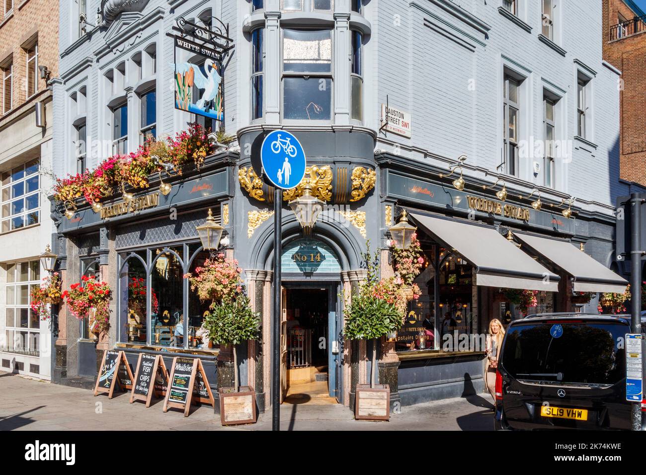 On vauxhall bridge road hi-res stock photography and images - Alamy