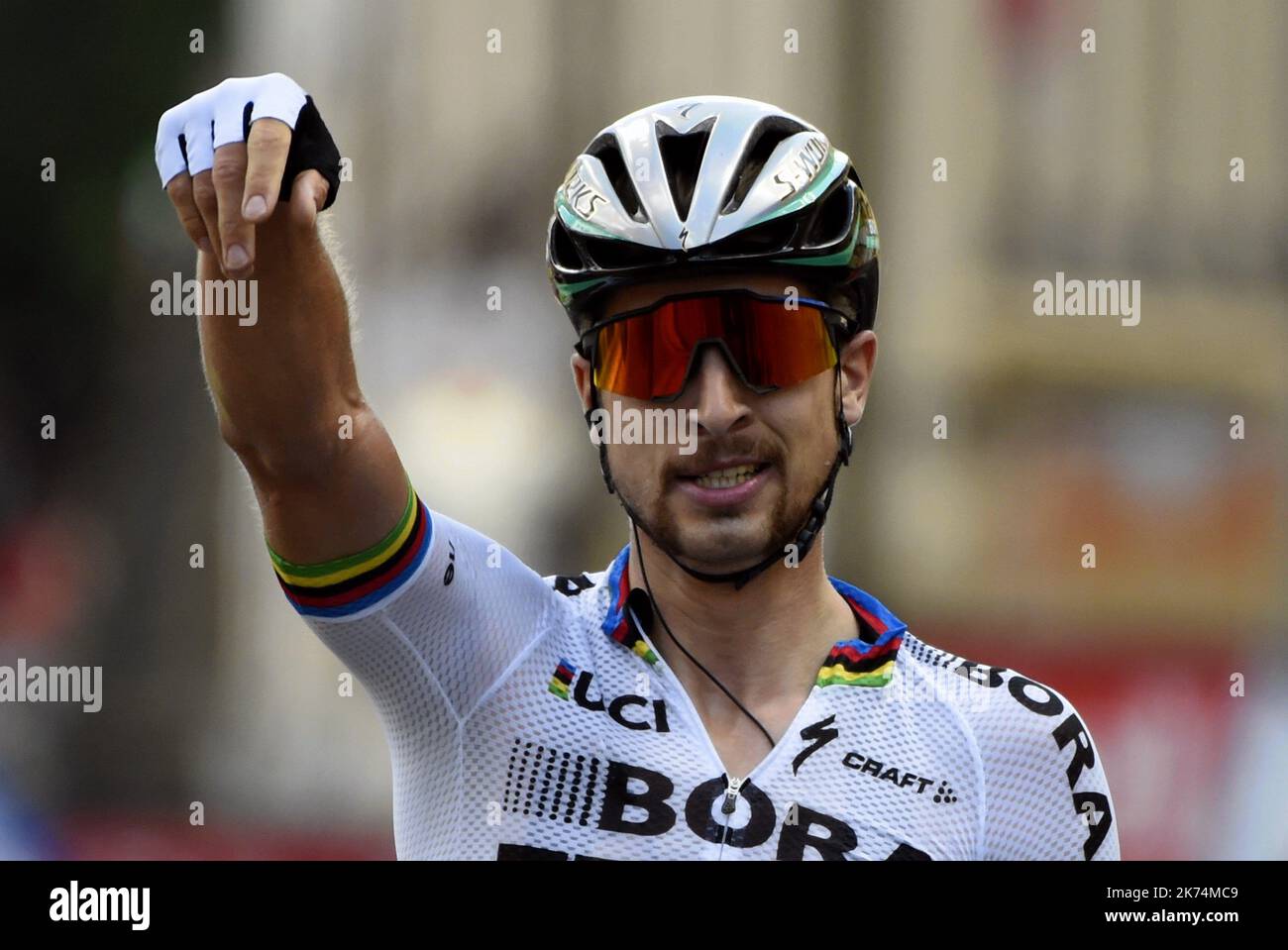 Le coureur slovaque Peter SAGAN remporte l'arrivée au sprint de la 3ème étape du Tour de France ...