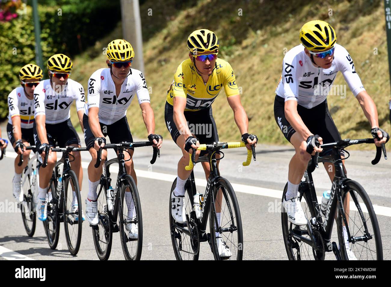 Verviers 3 juillet 2017. Le groupe Sky avec Thomas GERAINT (jaune) et ...