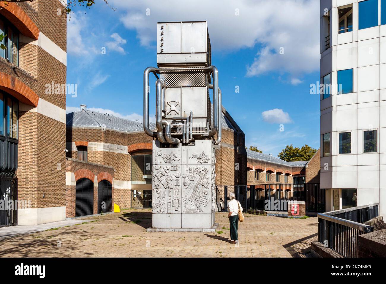 Pimlico tube station hi-res stock photography and images - Alamy