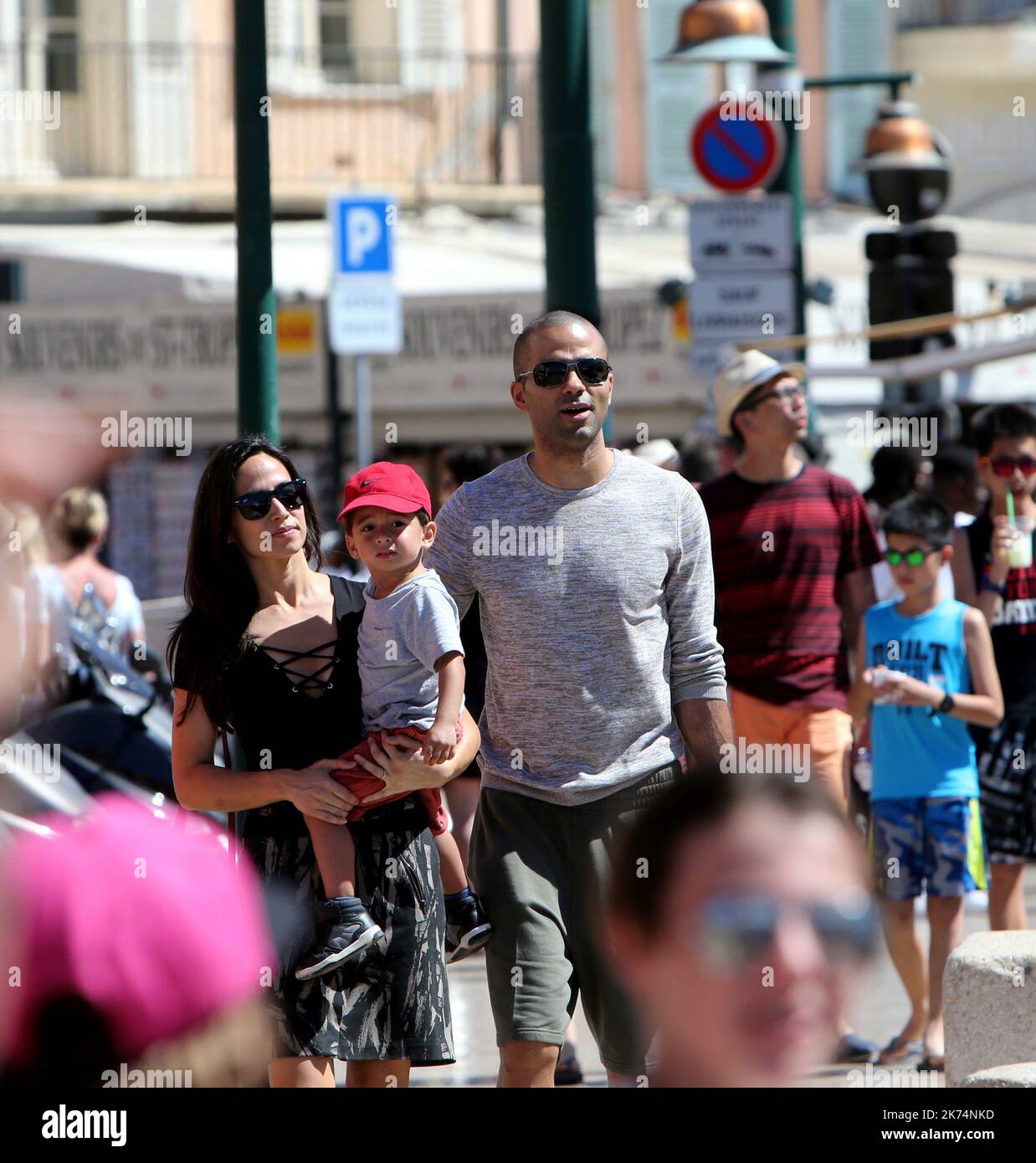 FRENCH BASKETBALL PLAYER TONY PARKER AND FAMILY IN THE STREETS OF ST ...