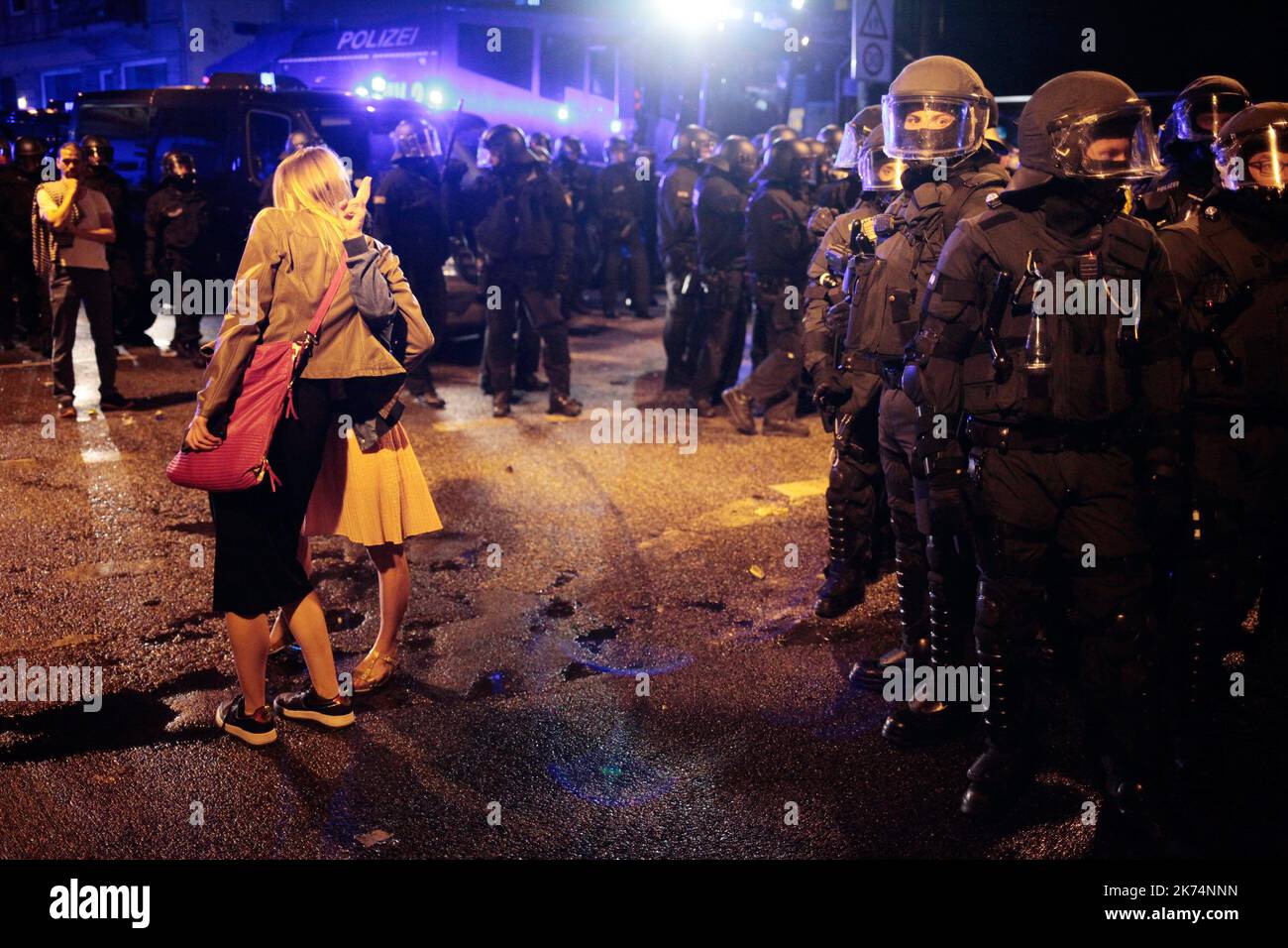 The night before the beginning of G20, german anti-riot police clash ...