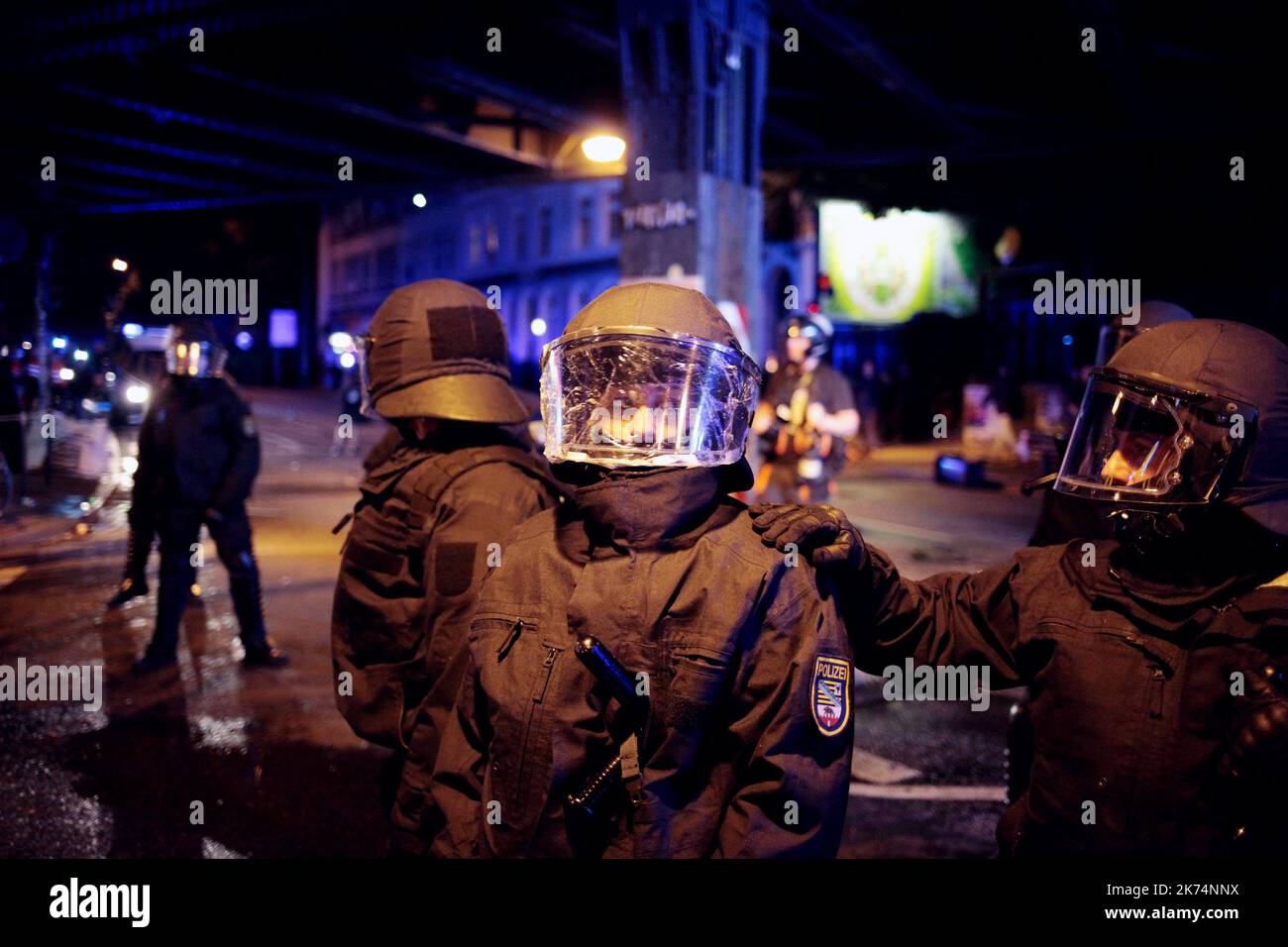 The night before the beginning of G20, german anti-riot police clash ...