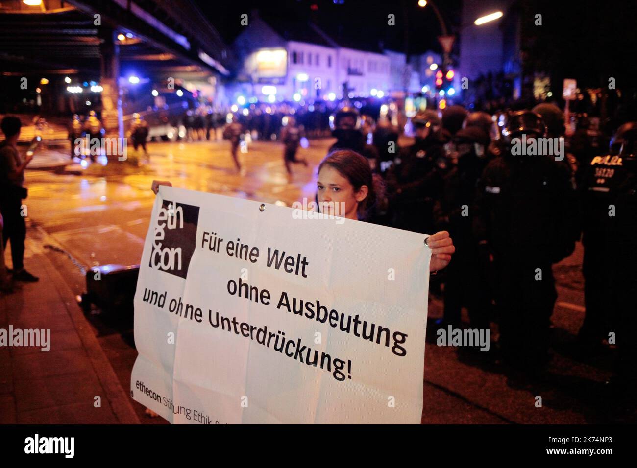 The night before the beginning of G20, german anti-riot police clash ...