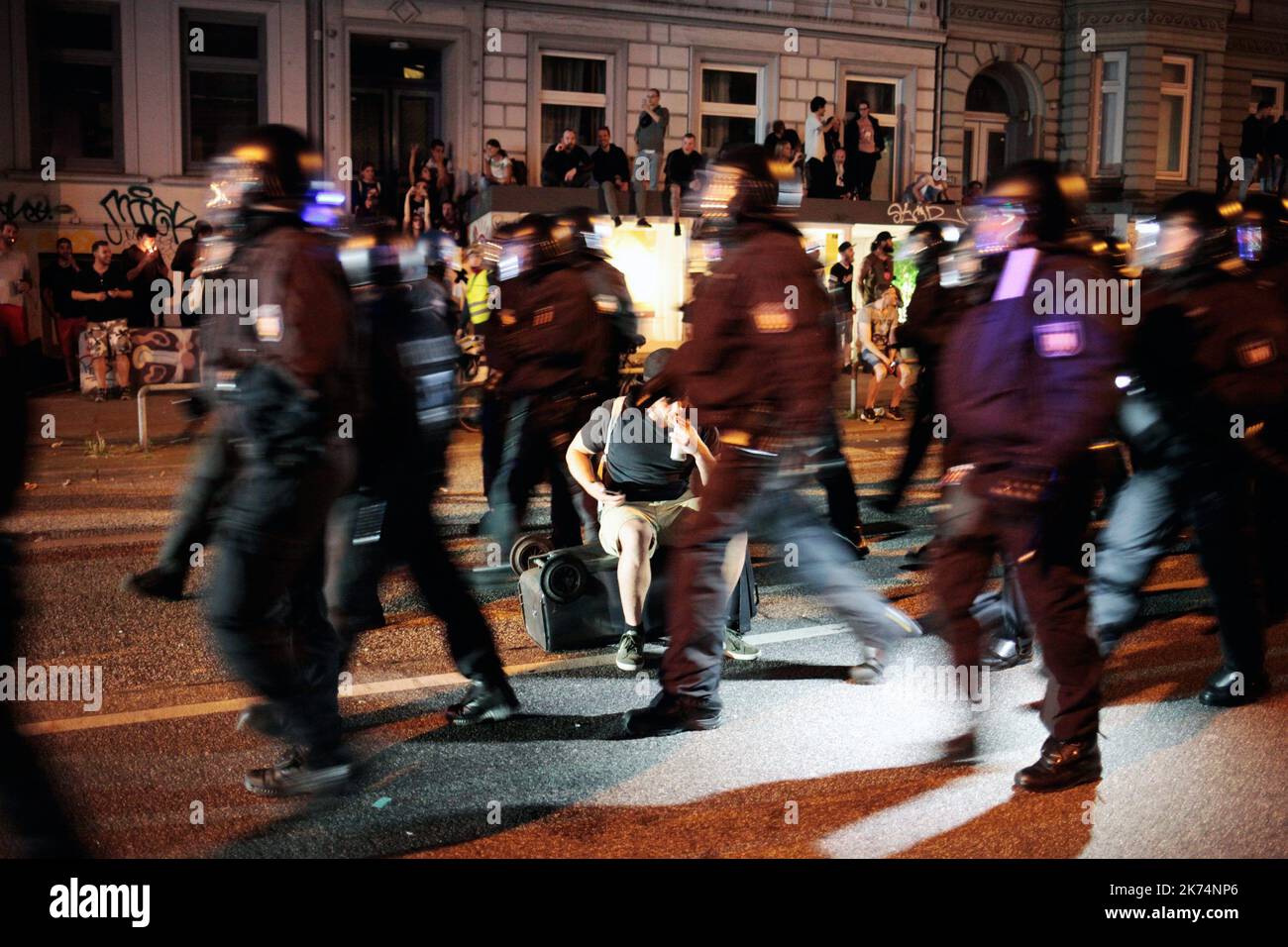 The night before the beginning of G20, german anti-riot police clash ...