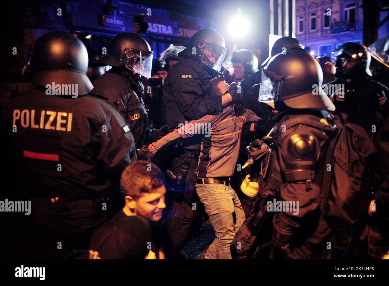 Lordre heurts g20 hamburg g20 forces de lordre hi-res stock photography ...