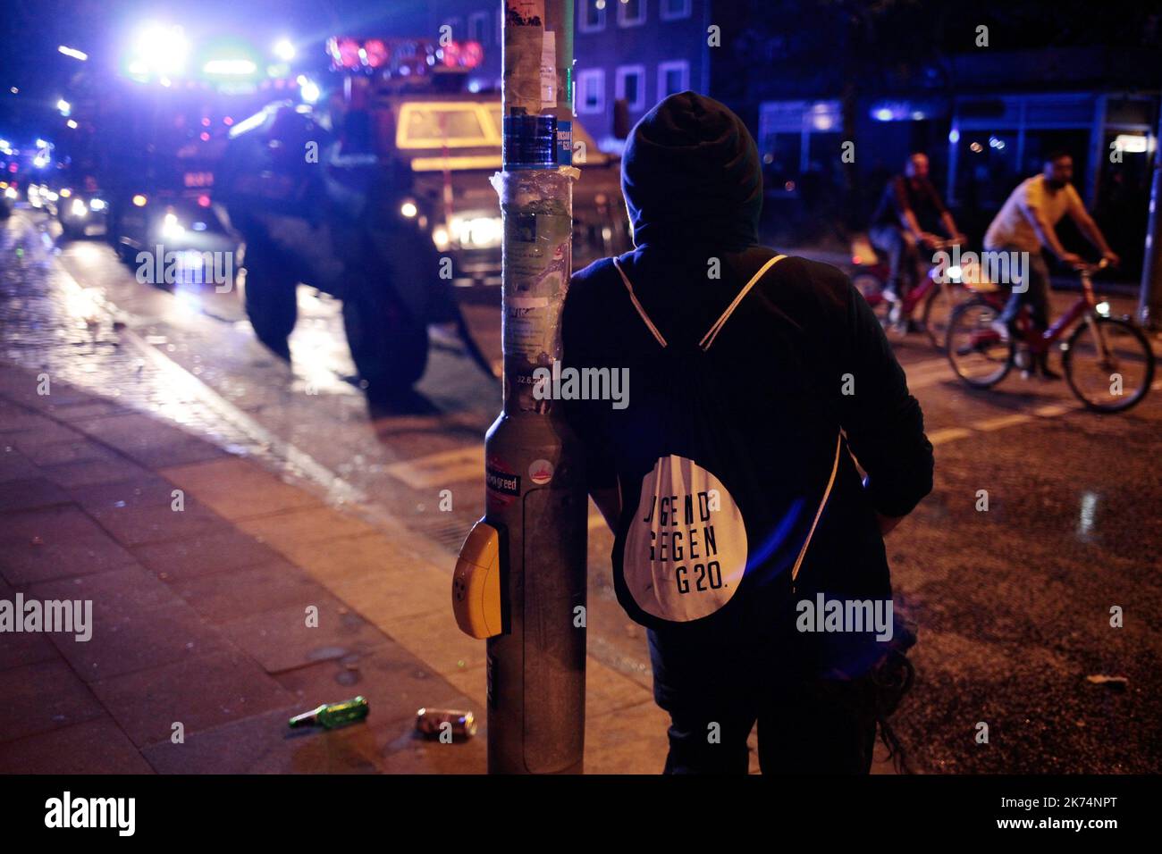 The night before the beginning of G20, german anti-riot police clash ...