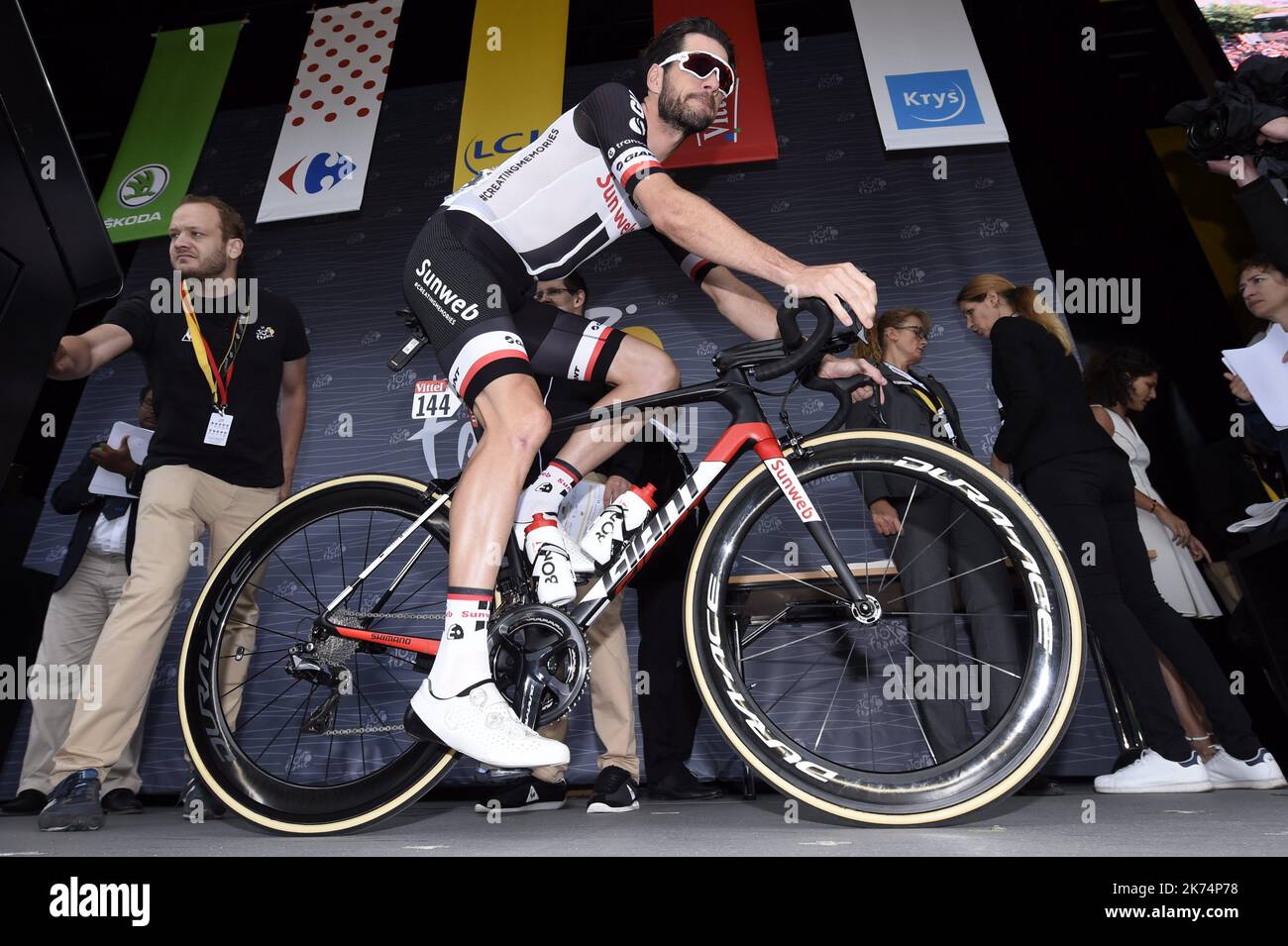 Curvers hi-res stock photography and images - Alamy