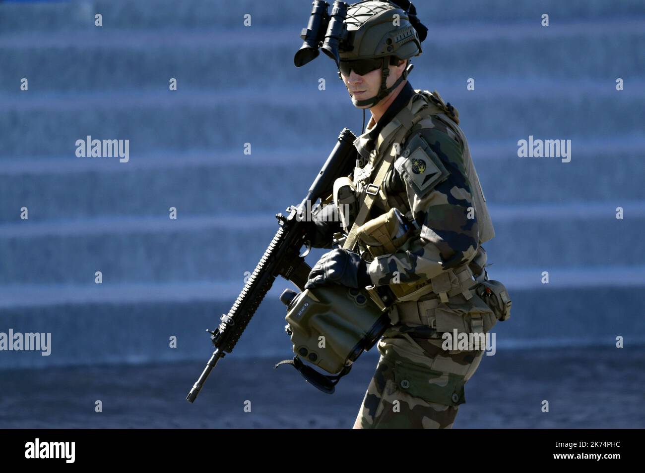 A military demonstration in Paris in front of Donald Trump and Emmanuel ...